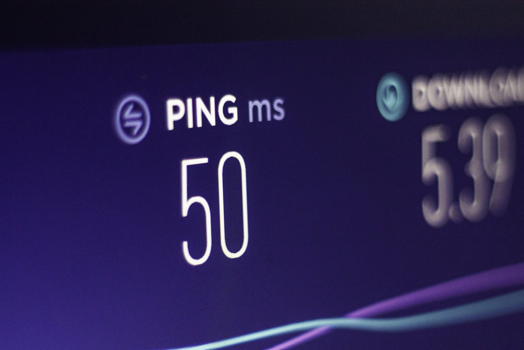 ¿Qué son la latencia, el lag y el ping y por qué es útil conocerlos?