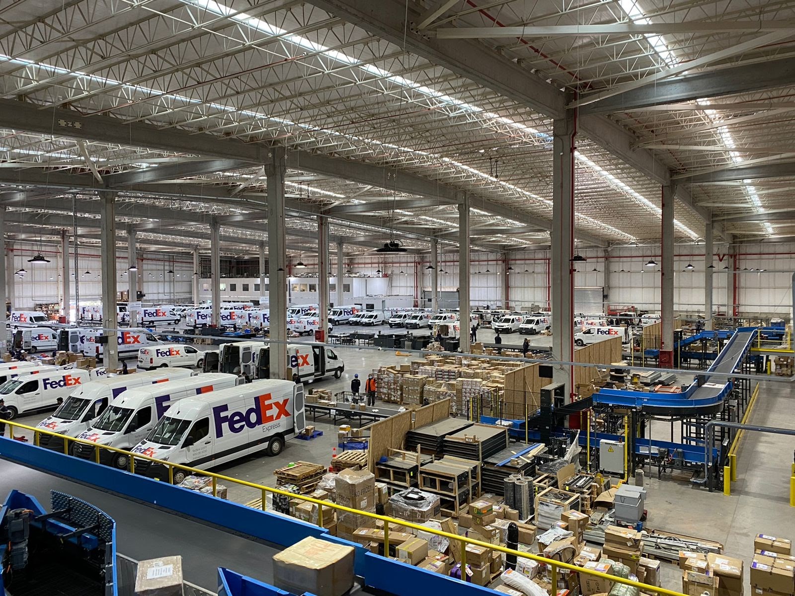 FedEx Express se expande en Chile y logra el centro de distribución de ...