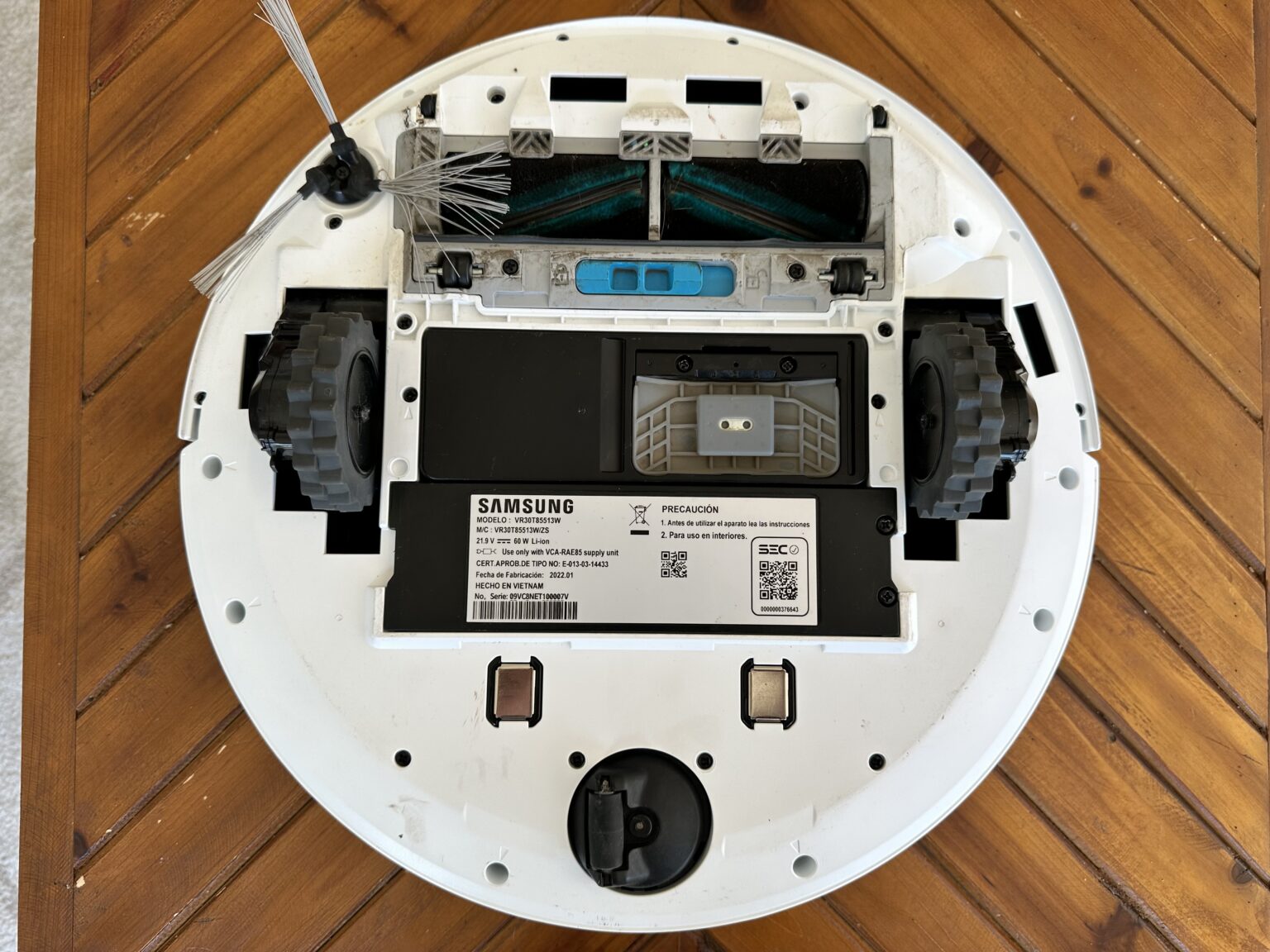 Así funciona la descarga automática de basura en la Jetbot+ de Samsung