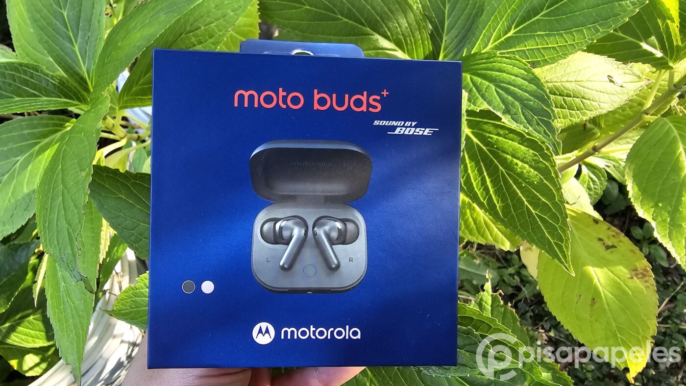 Unboxing Motorola Moto Buds+
